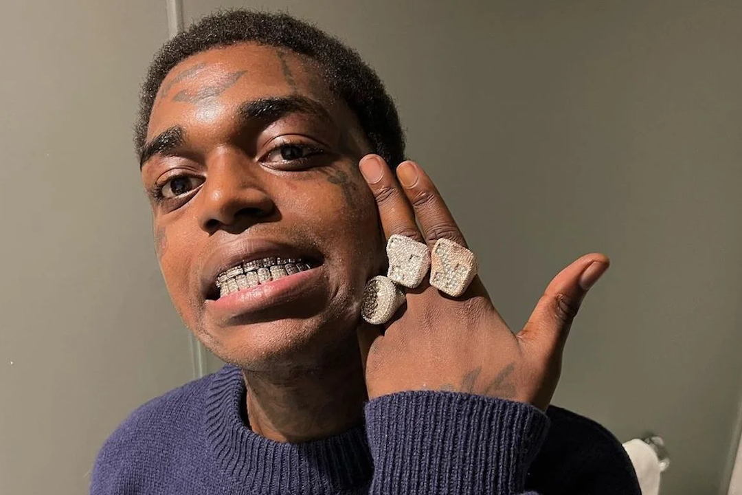 Kodak Black、弁護士の電話番号入りのジュエリーをもらう – Benjamins House